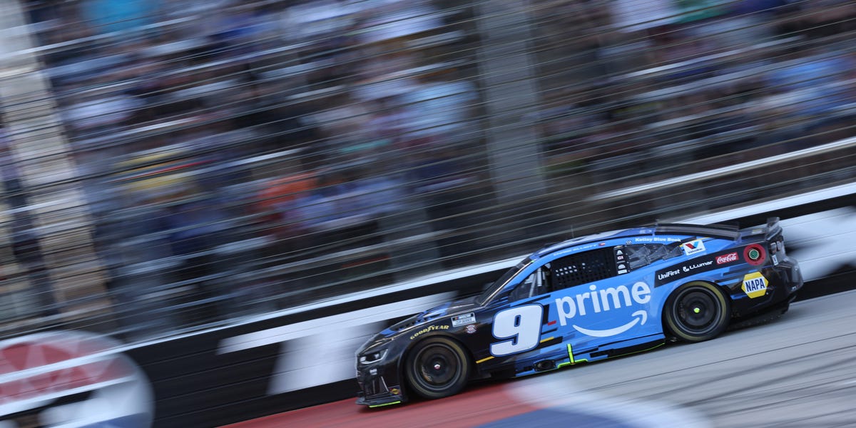 Chase Elliott beats Denny Hamlin at Texas Motor Speedway for his second ...