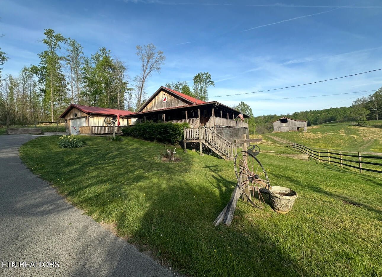 Serene 1960 cabin retreat in Ewing, Virginia, nestled on 124.55 acres ...