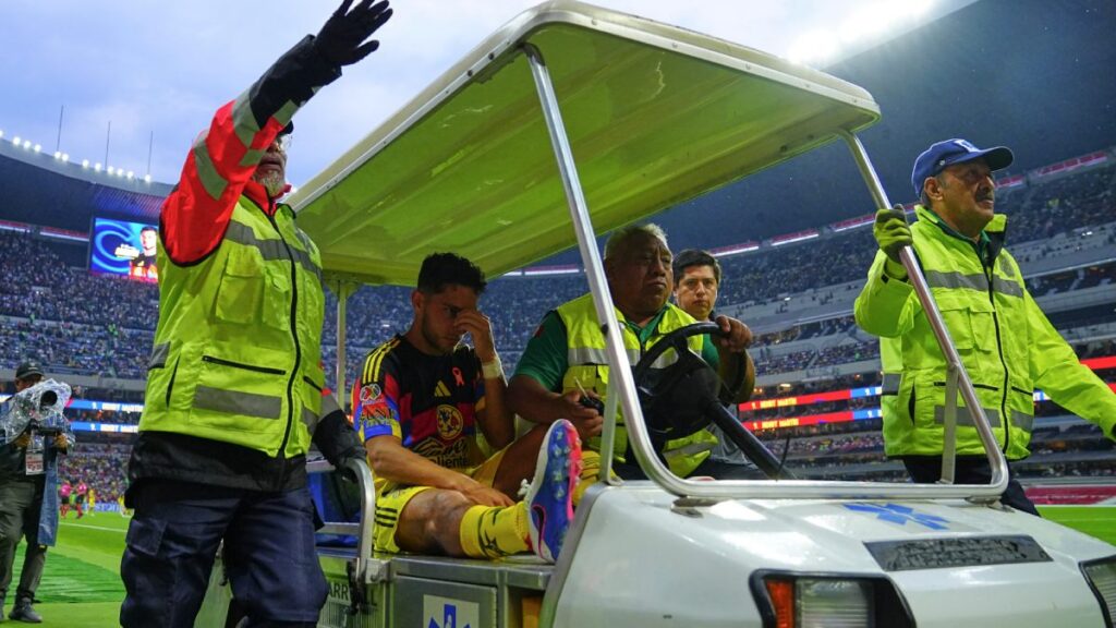 ¡Otra baja en el América! Sebastián Cáceres, sustituido ante Pumas por ...