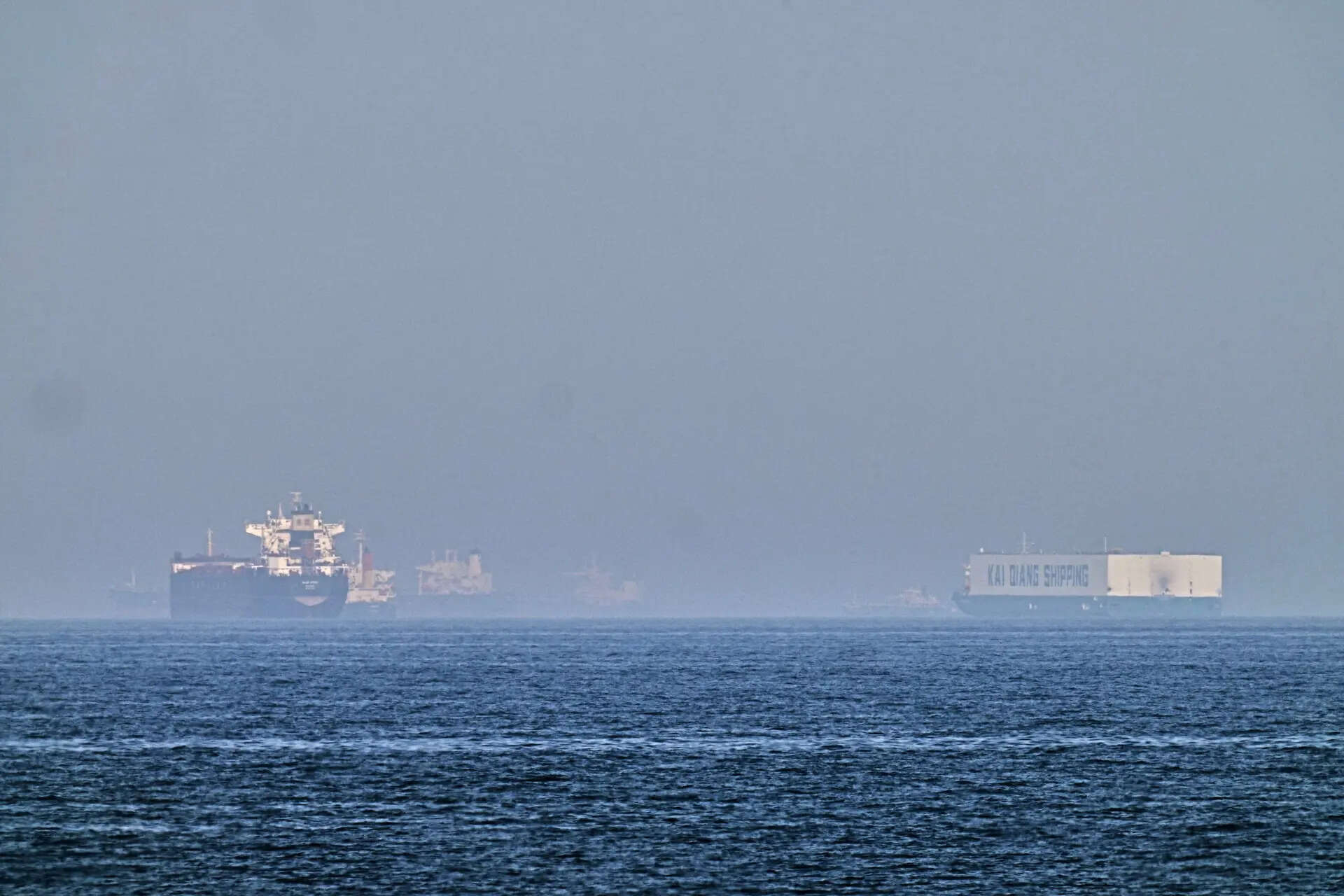 Strait of Hormuz reopens on Monday? Donald Trump makes big announcement ...