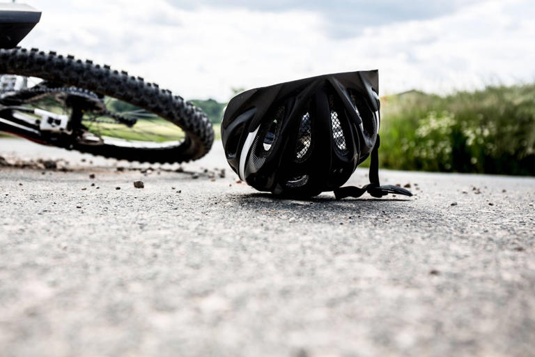 Mehrere Radunfälle in Tirol: Zehnjähriger krachte in Fügen mit Rad in Auto