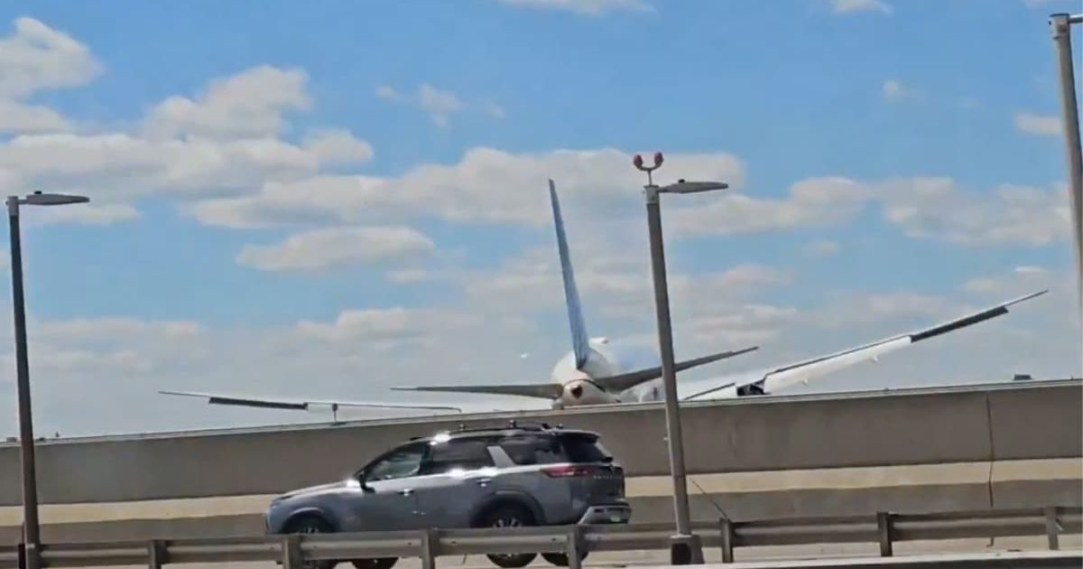 United Airlines Boeing 767 hits truck and highway light pole during ...