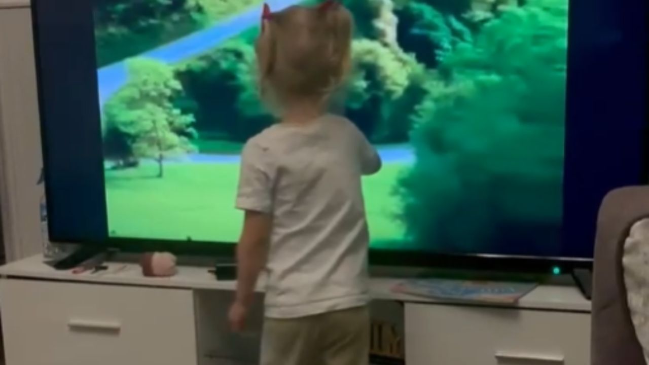 Little girl traces a car on TV until a sudden scare sends her running