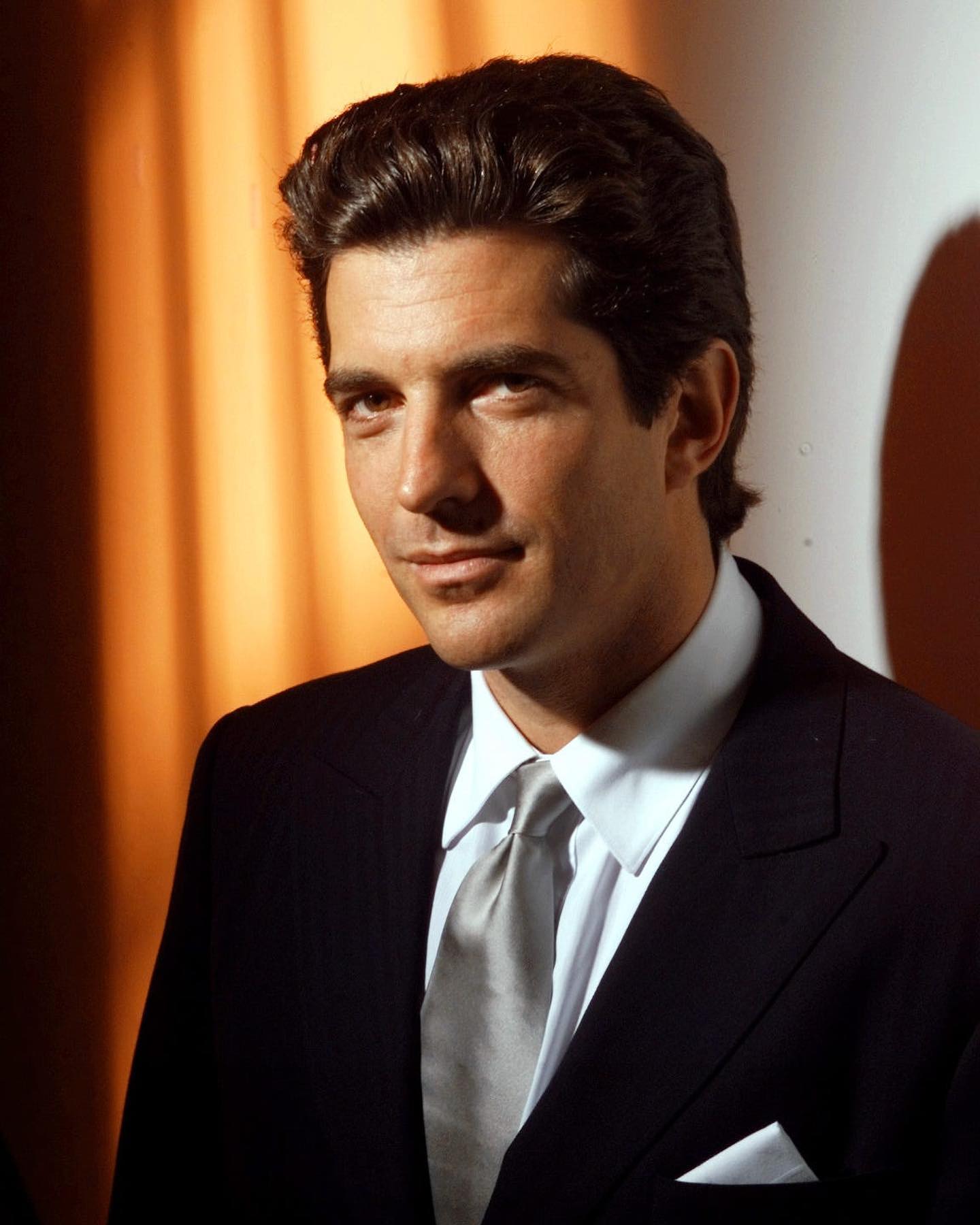 Famous stars who perished in air crashes