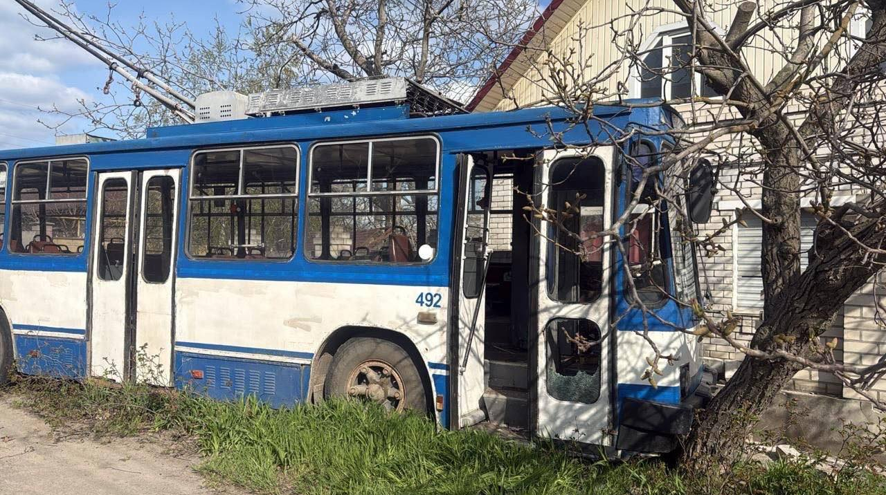 Trolleybuses suspended in Kherson as security situation worsens