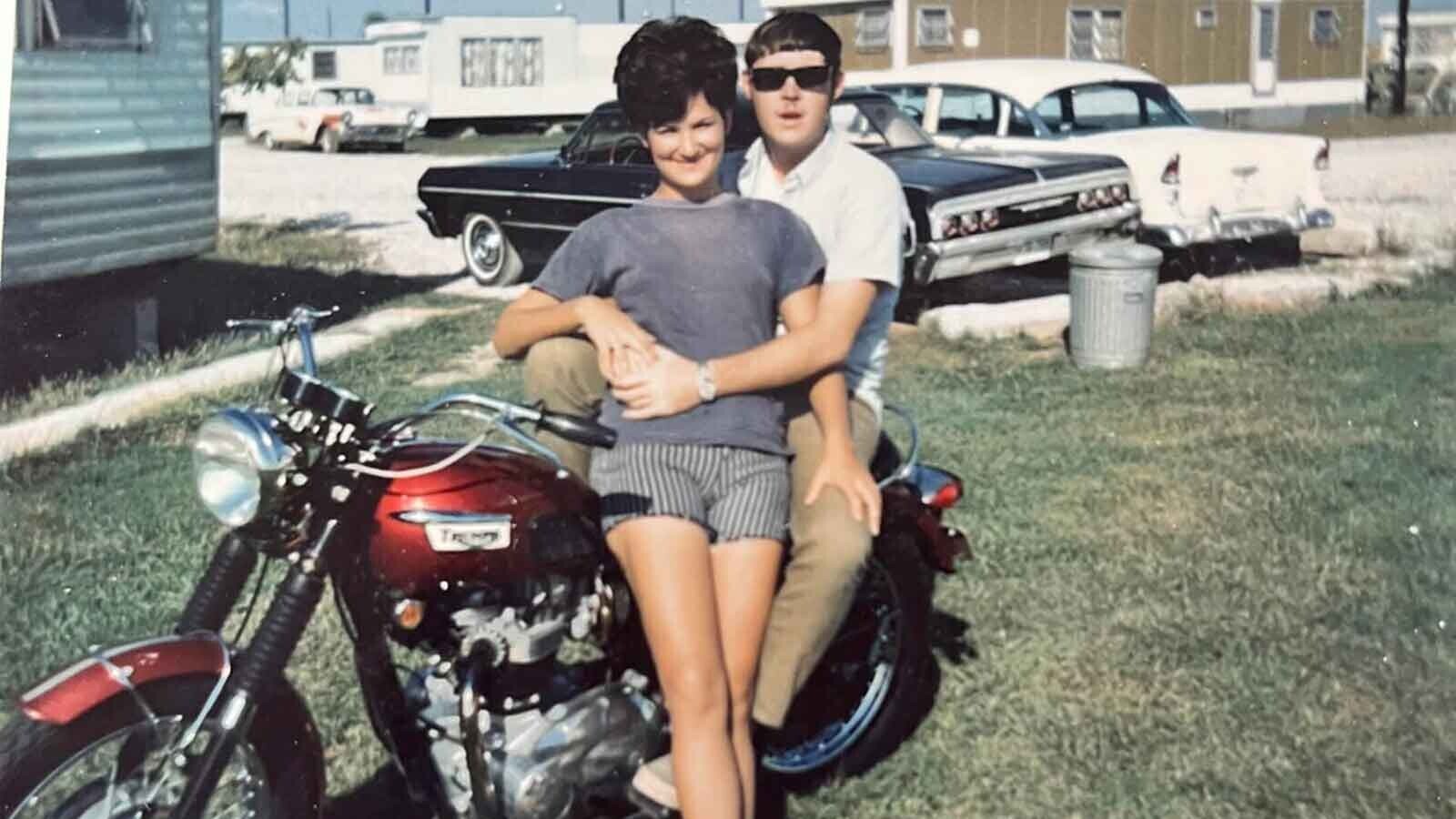 19 photos of people living the good life in 1968