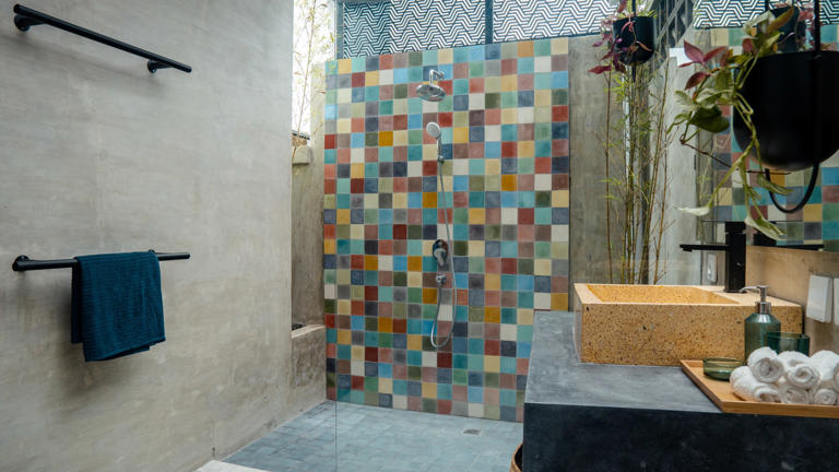 Therapist explains why everyone avoids showering at other people’s houses