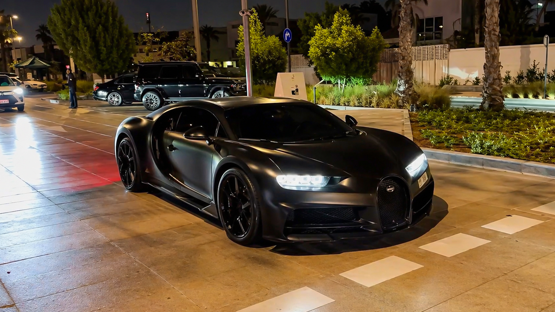 $3 miljoen Bugatti Chiron rijdt 's nachts door Dubai