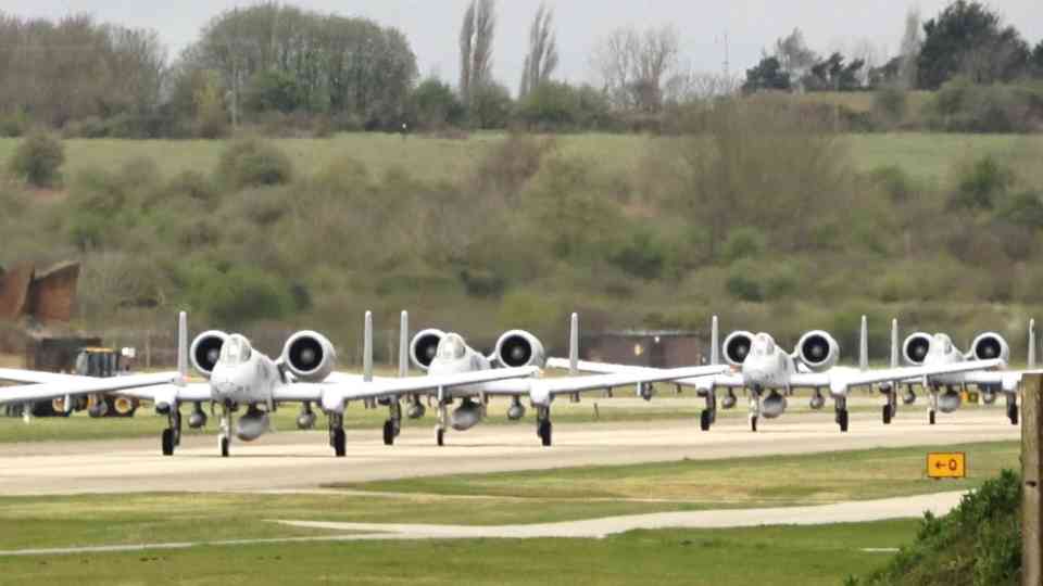 Watch A-10 Warthogs head for Iran then turn back mid-flight ...