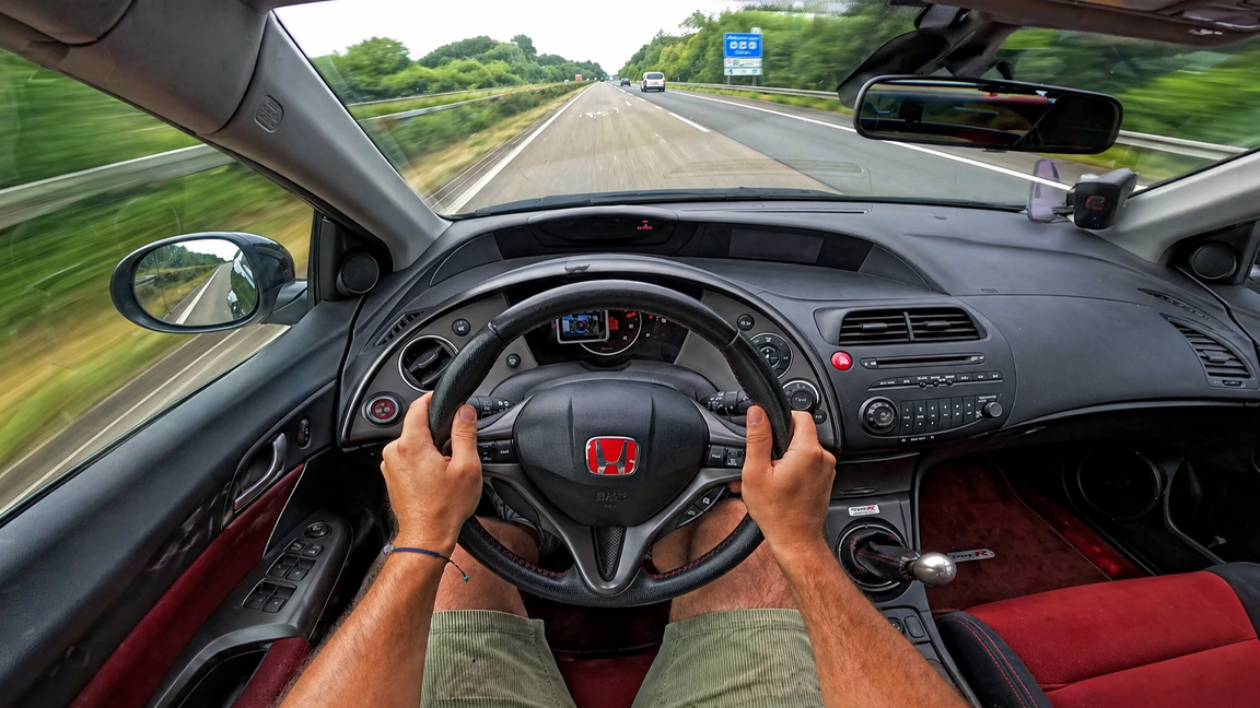 Honda Civic Type R FN2 erreicht auf der Autobahn die Höchstgeschwindigkeit