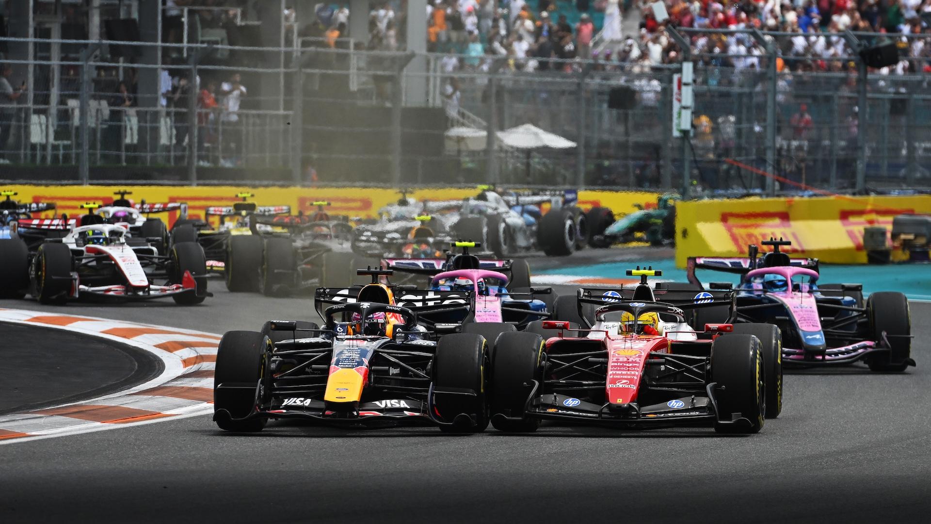 Uitslag en stand na de GP van Miami 2026 ná de tijdstraf van Verstappen ...