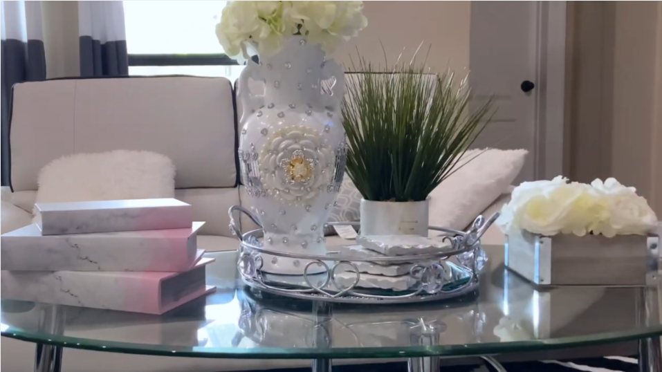 Glam coffee table styling: Easy living room decor ideas