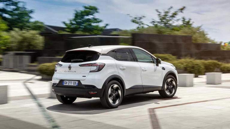 Toyota Yaris Cross vs. Renault Captur, duelo entre SUV urbanos (e híbridos)
