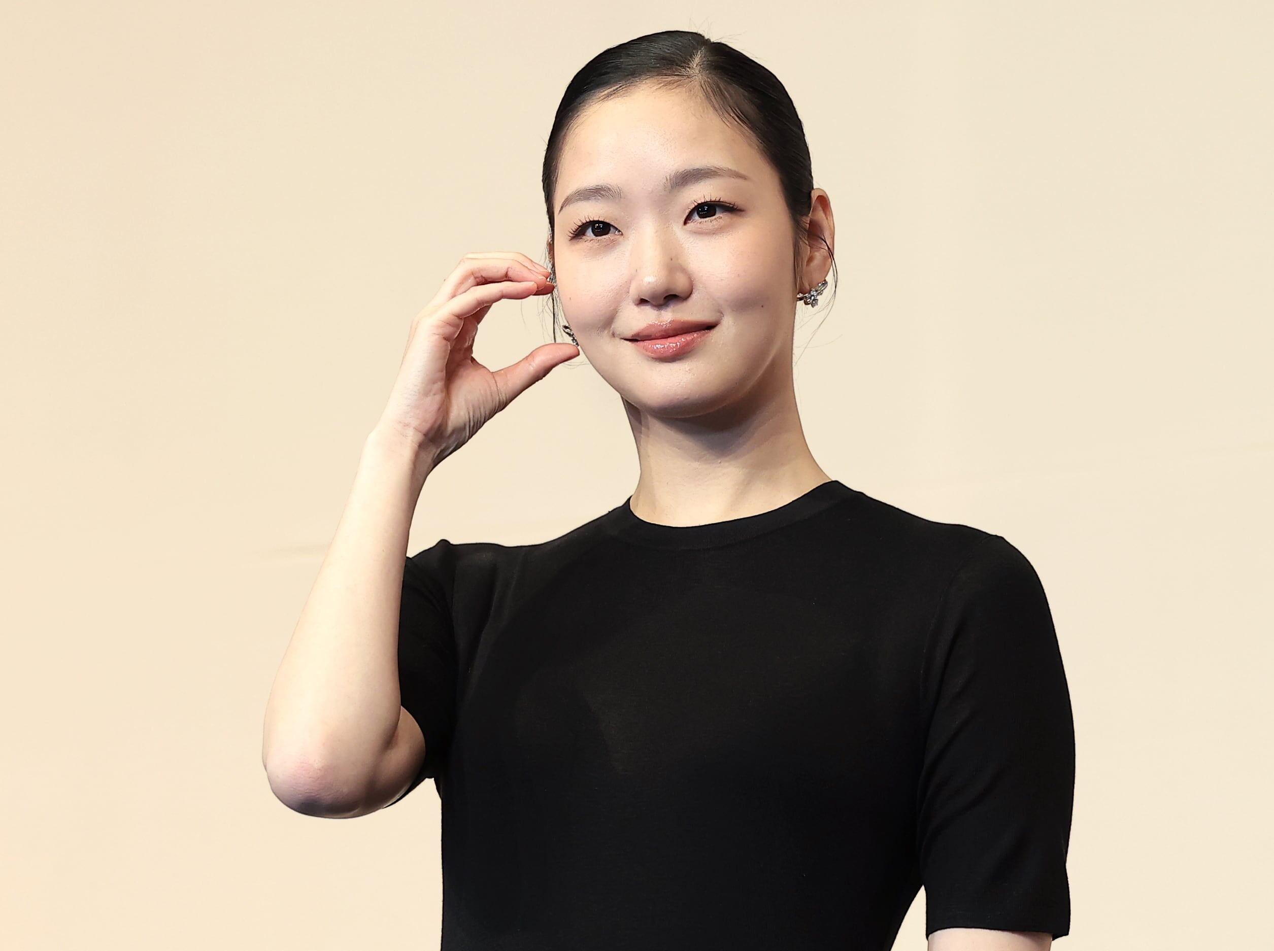 Kim Go-eun donates 50 million won to children’s hospital for sixth year