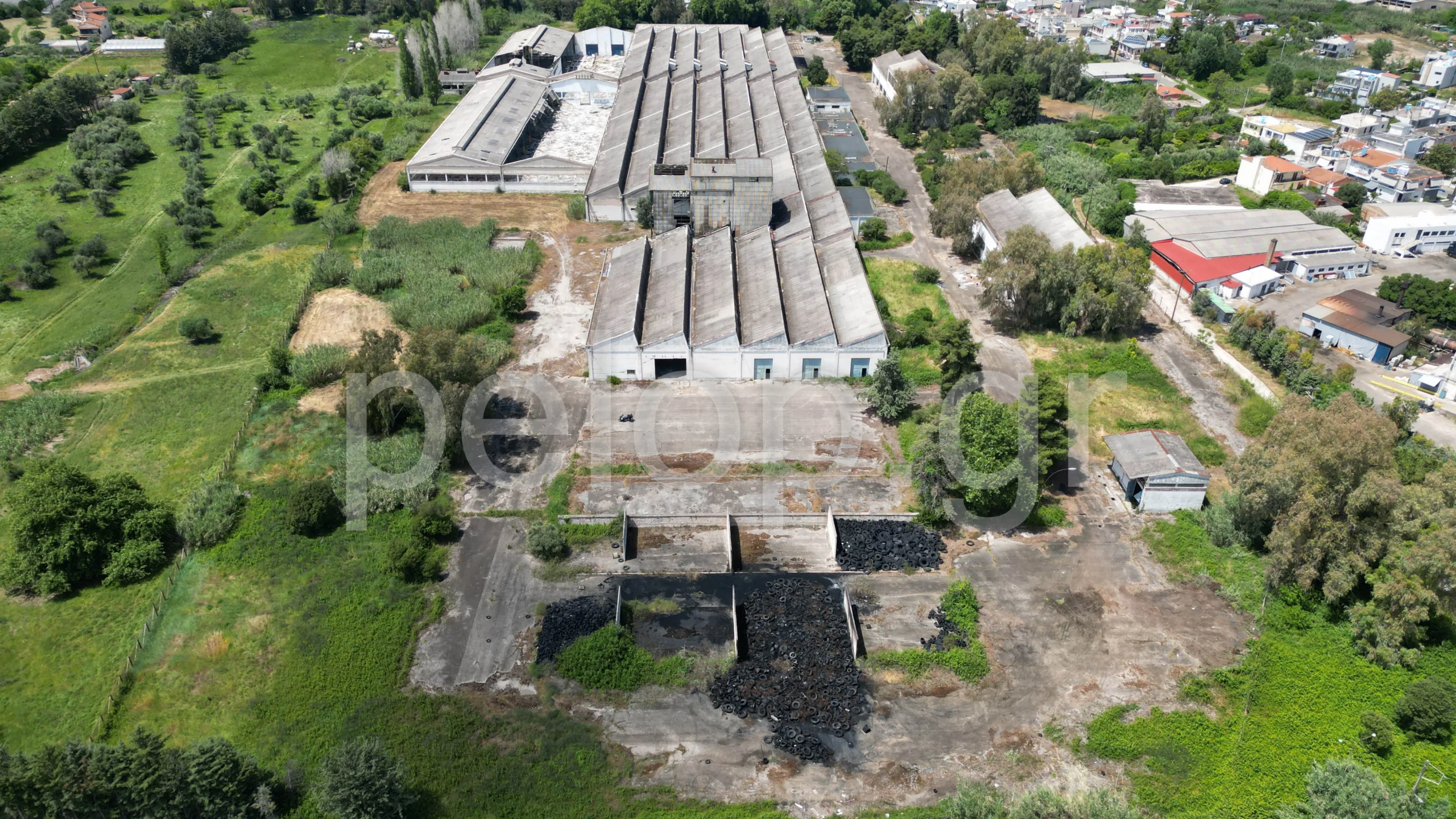 Πάτρα: Οργή στη Λεύκα μετά τη φωτιά στις παλιές εγκαταστάσεις της Pirelli