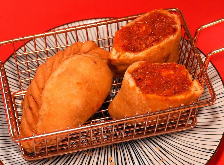 Singapore’s 3 hawkers turn curry puff into $393,000 business with ...