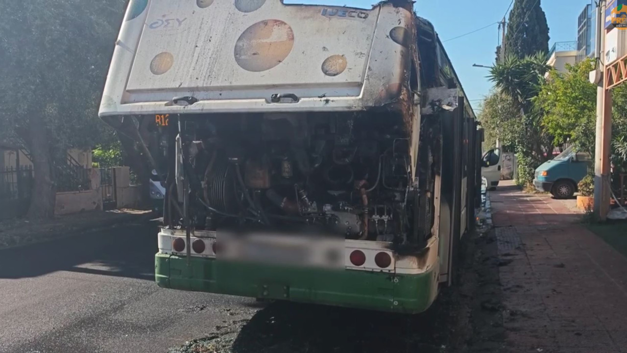 Φωτιά σε λεωφορείο στο Ίλιον - Διακοπή κυκλοφορίας στη λεωφόρο Φυλής