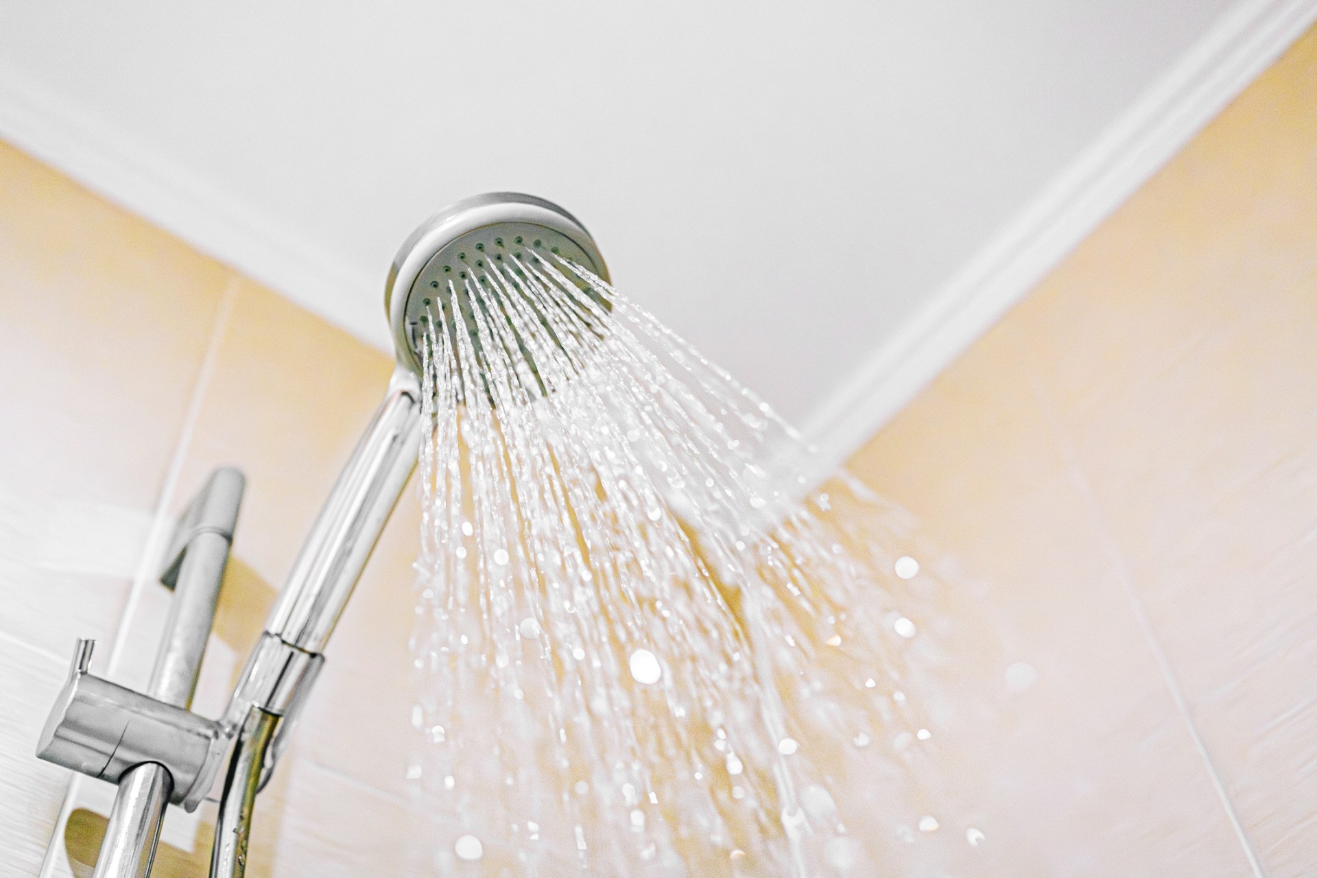 Therapist explains why everyone avoids showering at other people’s houses