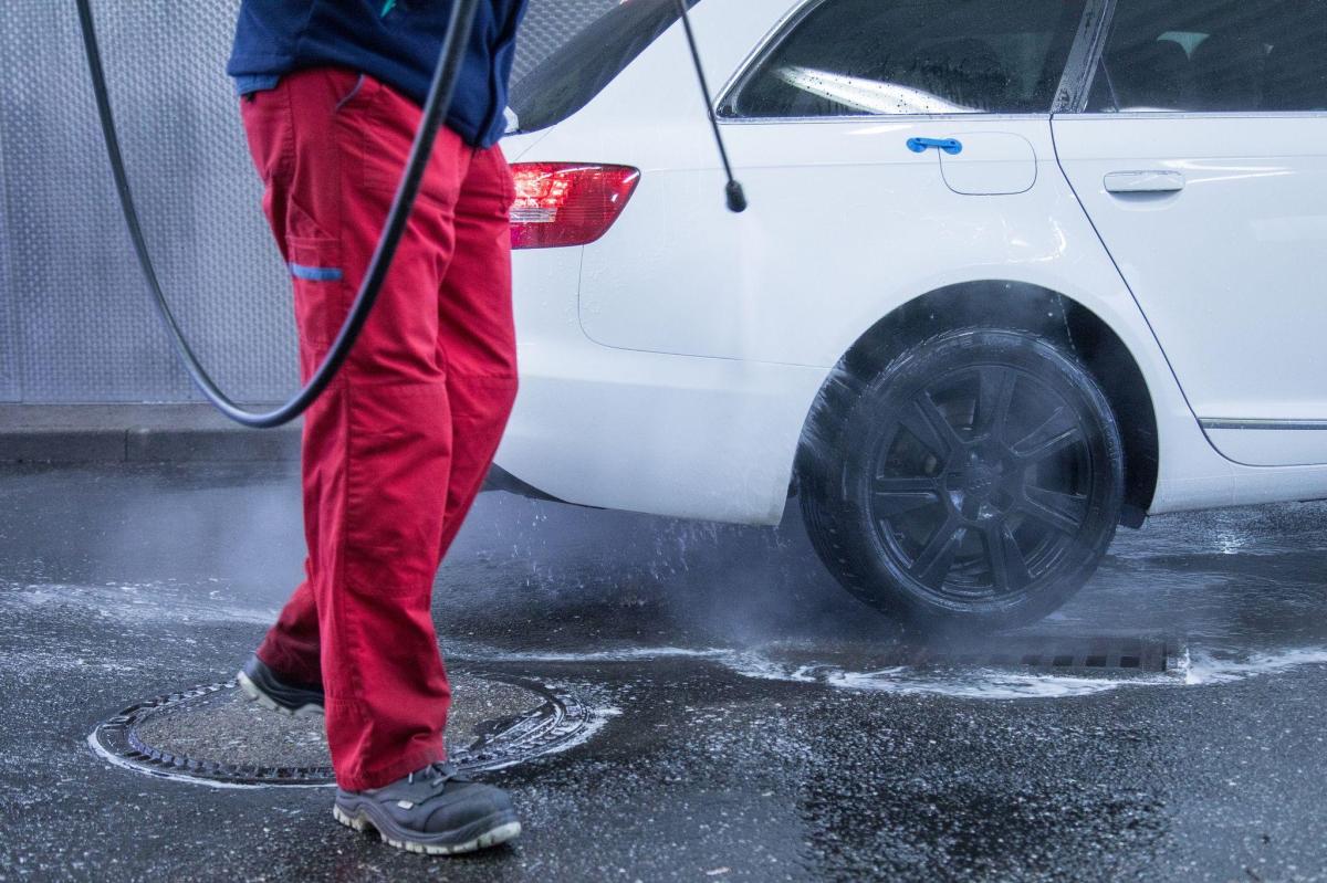 Auto: So entfernt man Insekten vom Lack, ohne ihn zu beschädigen