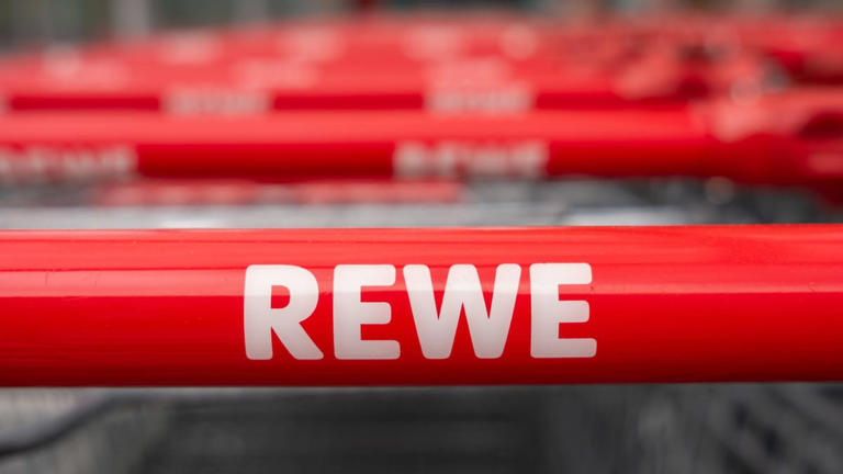 Kritik aus Köln: Rewe-Chef greift Markenhersteller an