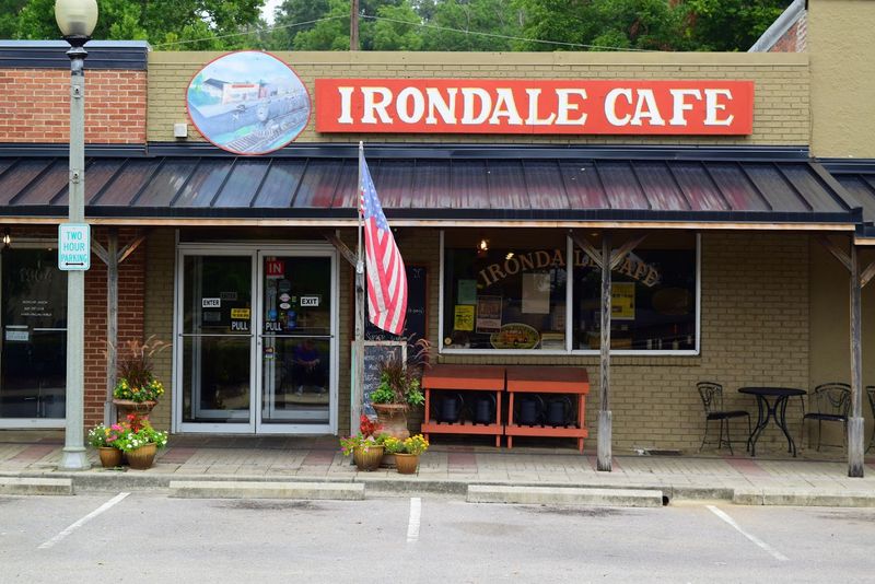 The best cozy small-town restaurant in every corner of the US