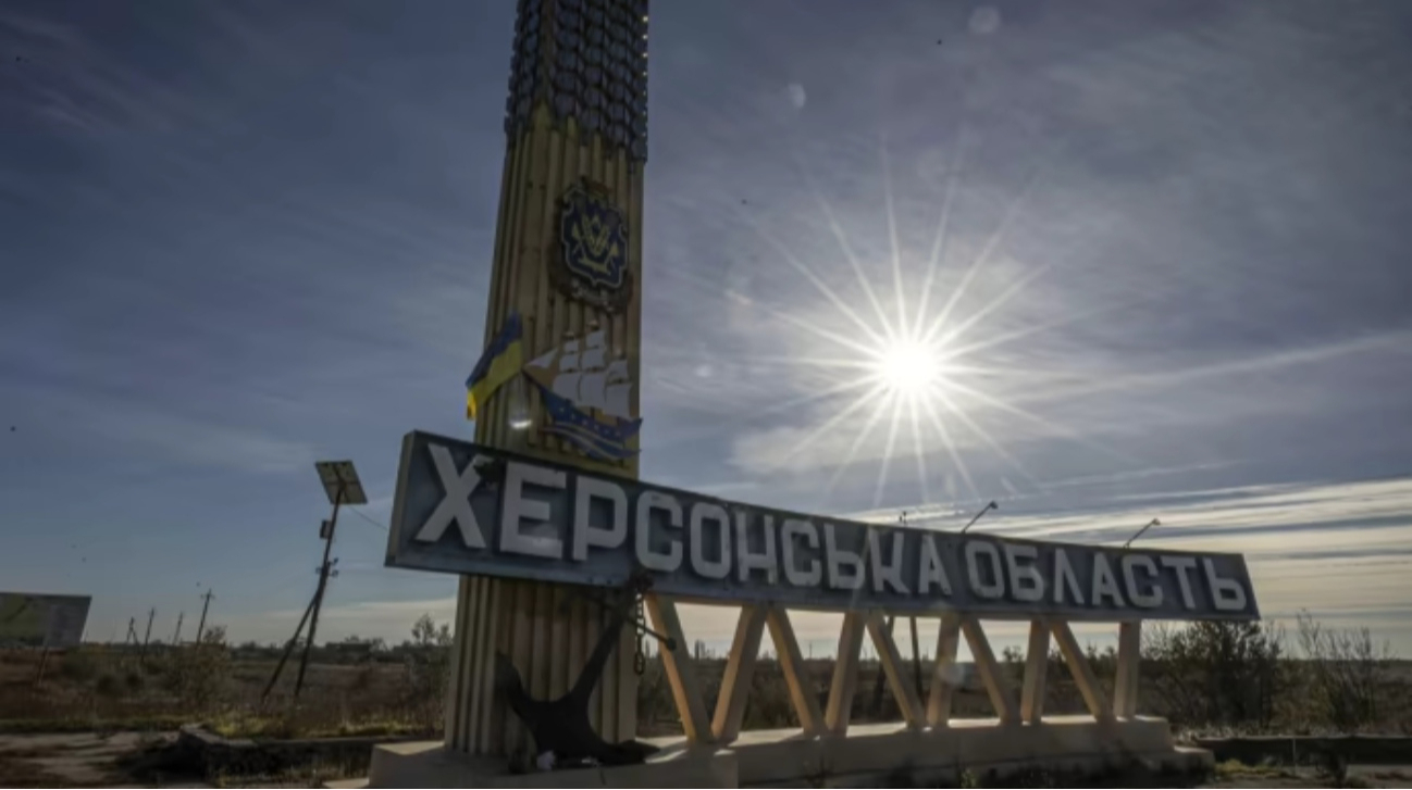 Russians bombard village in Kherson Oblast, killing 71-year-old man