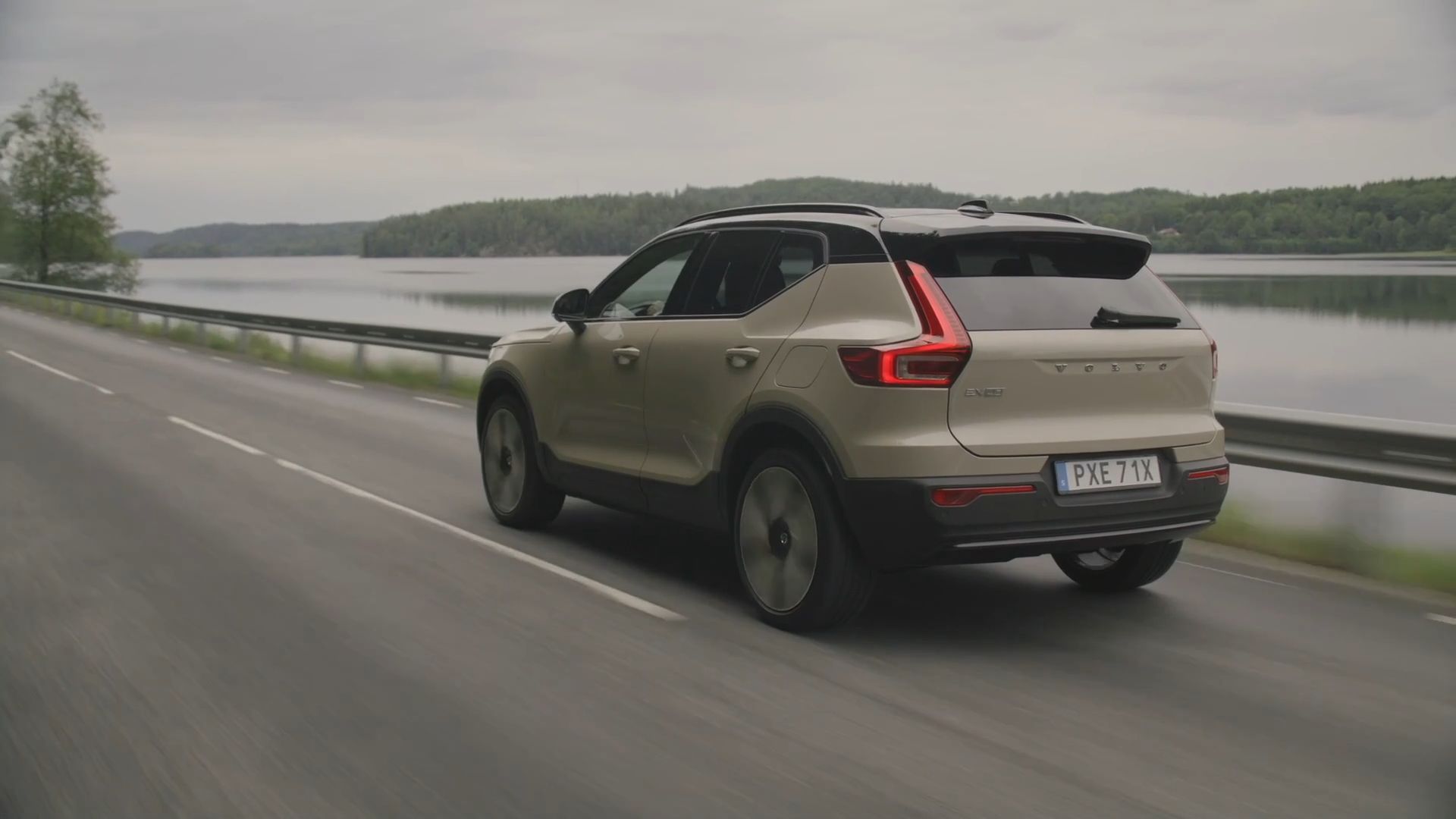 Der neue Volvo EX40 - mehr Leistung mit Performance-Software