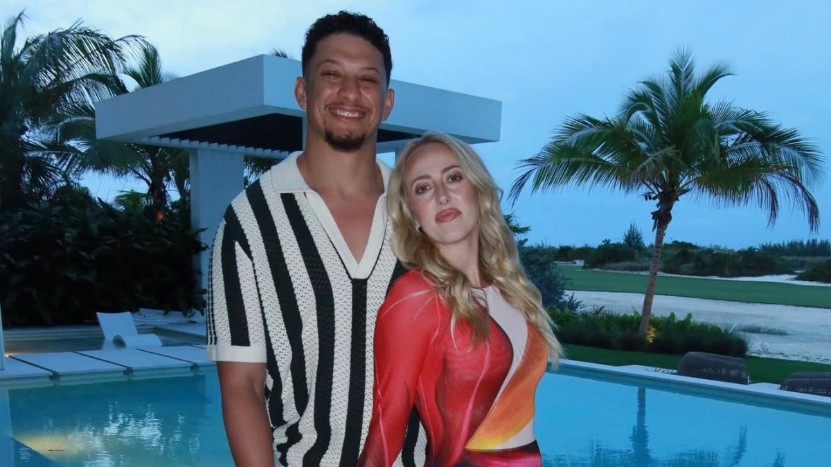 Internet reacts as Patrick Mahomes shares a cheeky moment with wife ...
