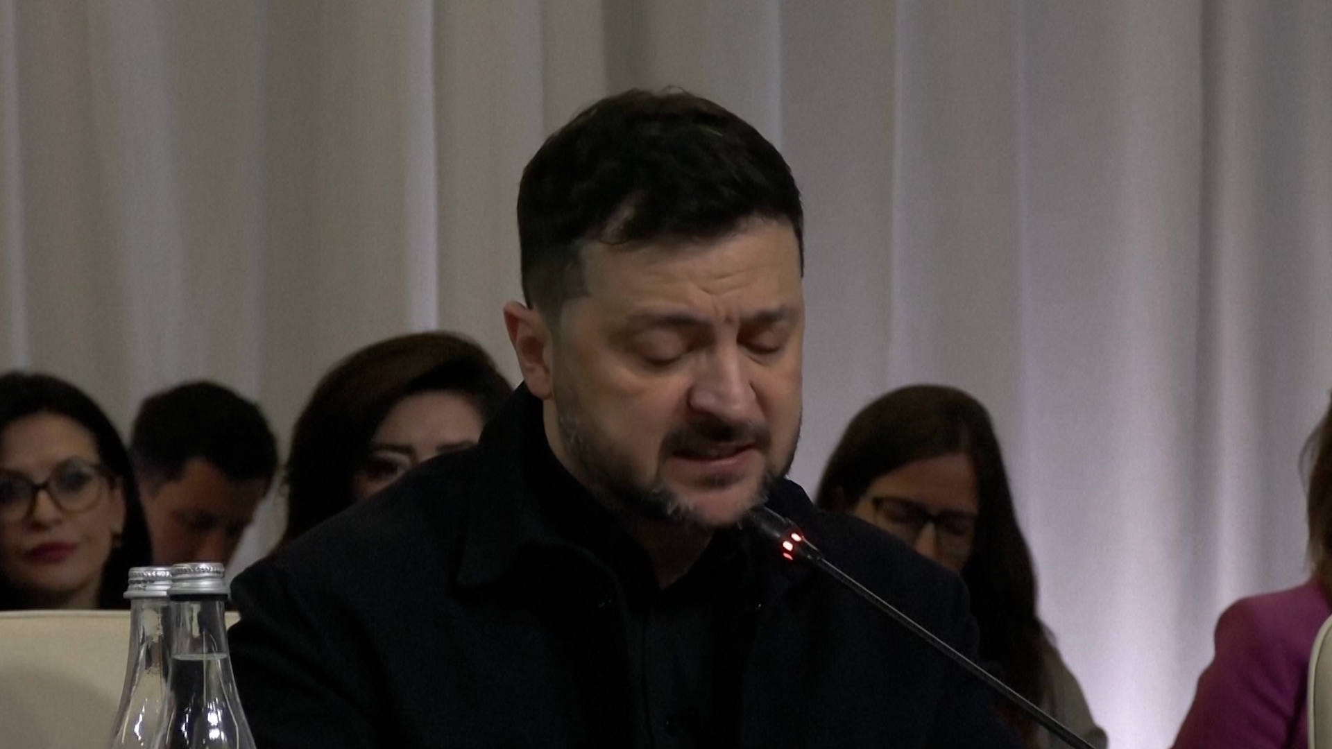 Volodymyr Zelenskyy: Vladimir Putin must choose war or diplomacy
