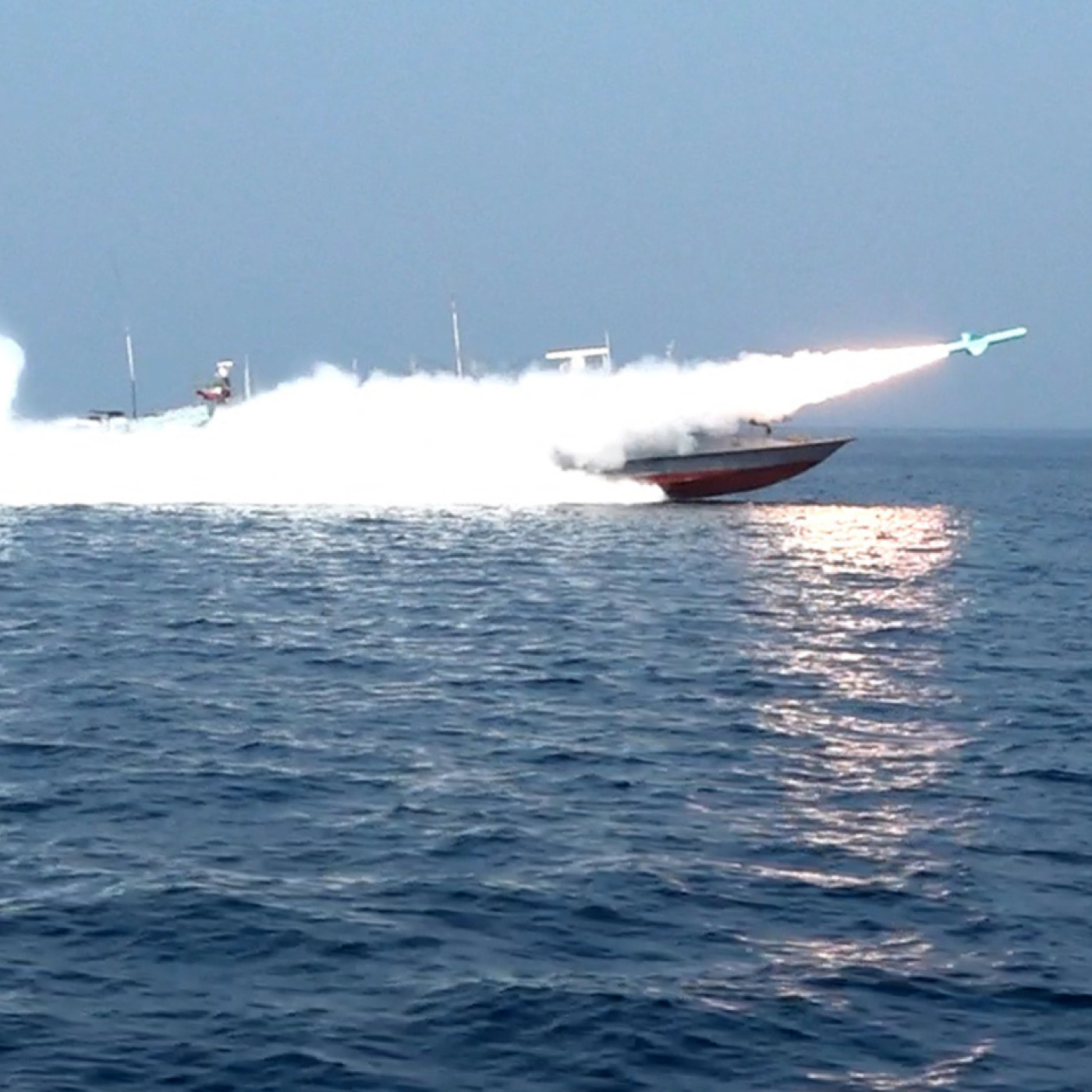 Iran: Raketen auf US-Marineschiff in Straße von Hormuz