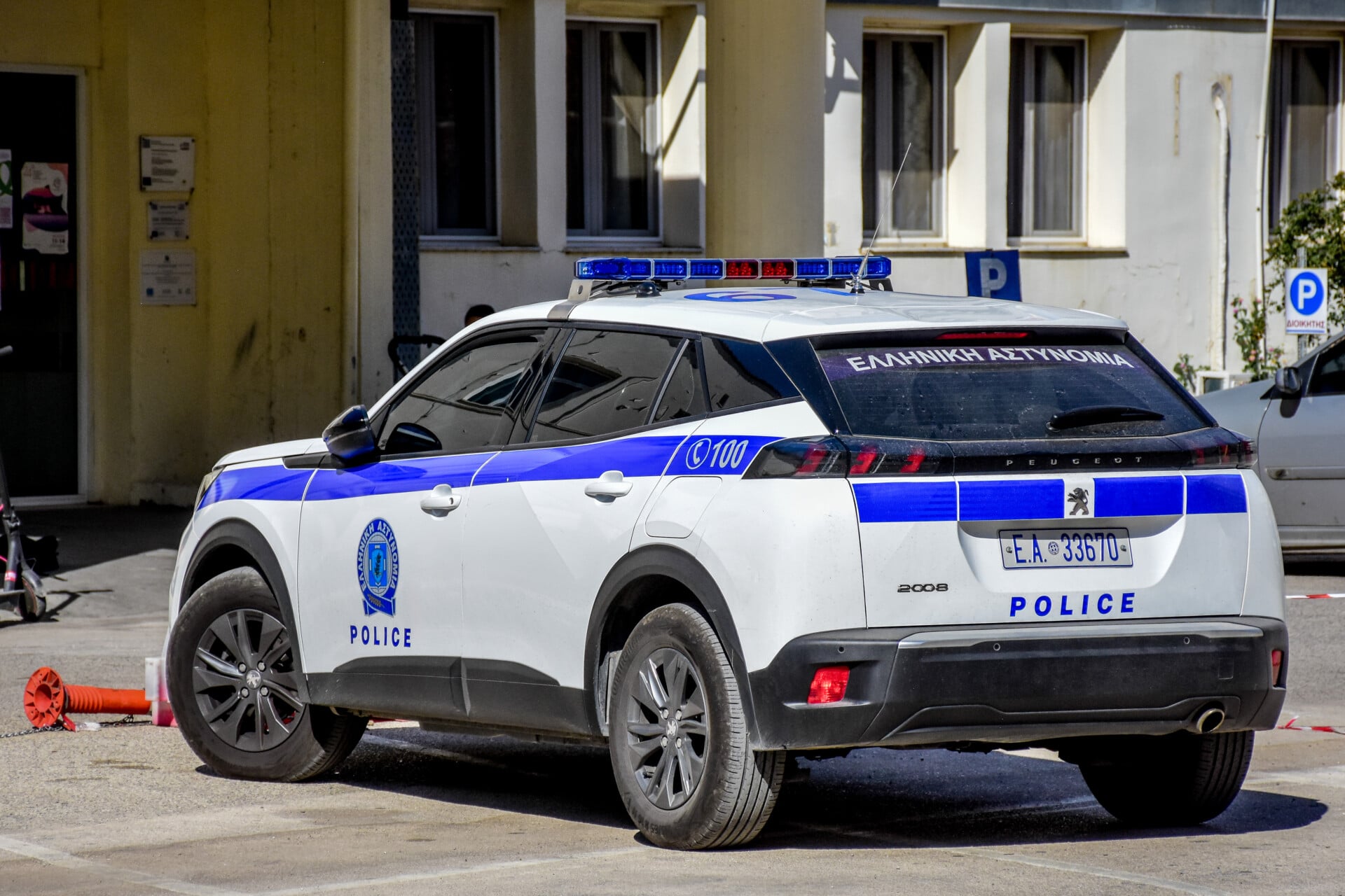 Χαλκιδική: Άνδρας εισέβαλε σε σπίτι και τραυμάτισε 3μελή οικογένεια