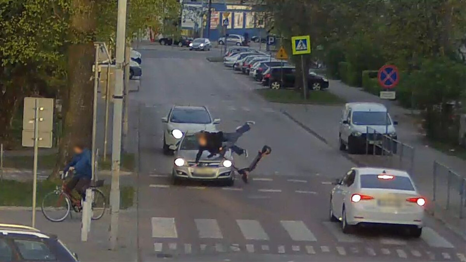 To mogło skończyć się tragicznie. Dziewczyny jechały na jednej ...