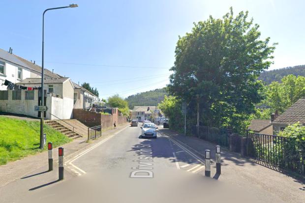 Man suffers serious head injury after late-night alleyway attack
