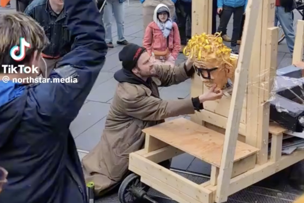Unions ‘disassociate entirely’ from mock decapitation of Quebec labour ...
