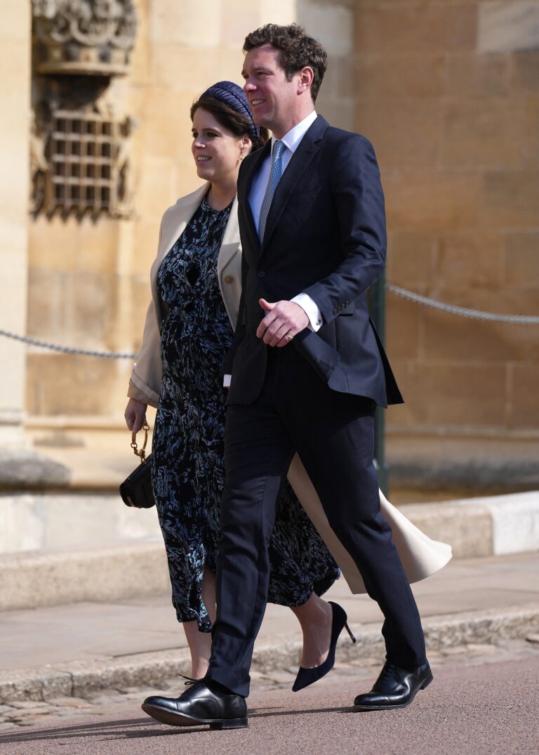 Princess Eugenie announces baby as royal crisis deepens