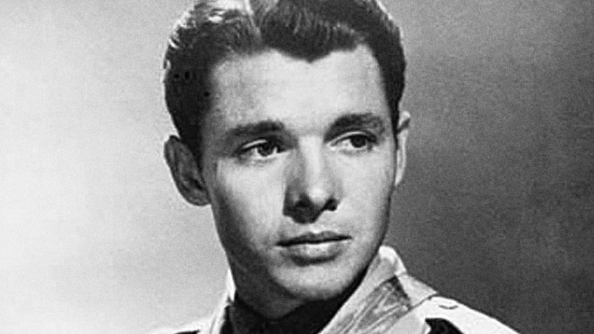 After earning every combat award available in WWII, Audie Murphy ...