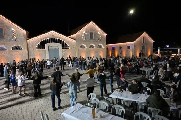 Πάτρα: Με παραδοσιακό γλέντι στα Παλαιά Σφαγεία έπεσε η αυλαία της ...