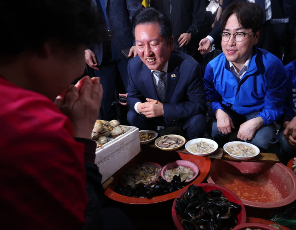 '손털기' '컨설팅' 이어 '오빠'까지…끊이지 않는 민주당 '논란'