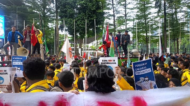 Mahasiswa demo di Kementerian Pendidikan desak MBG dihentikan
