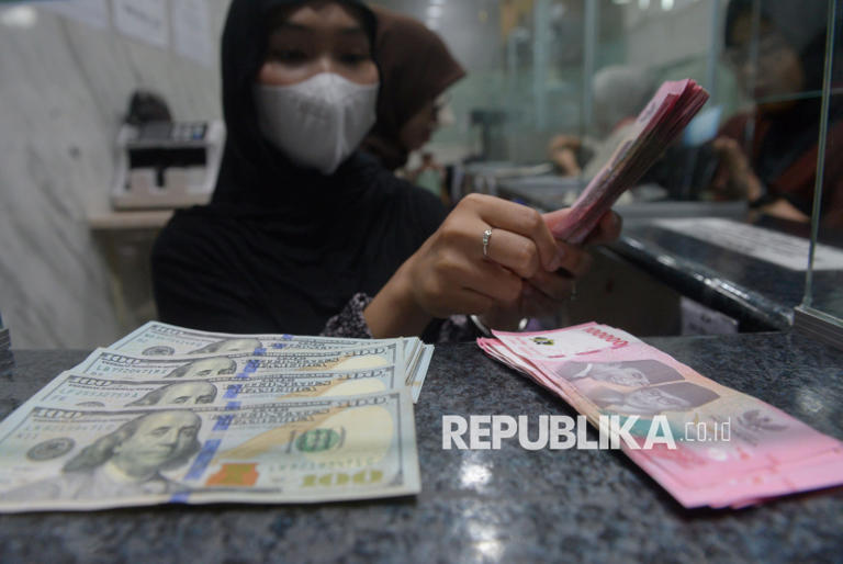BPS rilis data ekspor impor, rupiah malah loyo mendekati level Rp 17.400