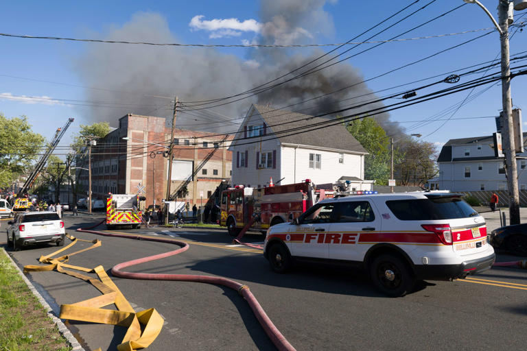 Massive NJ warehouse fire spreads to other buildings, sends thick smoke ...