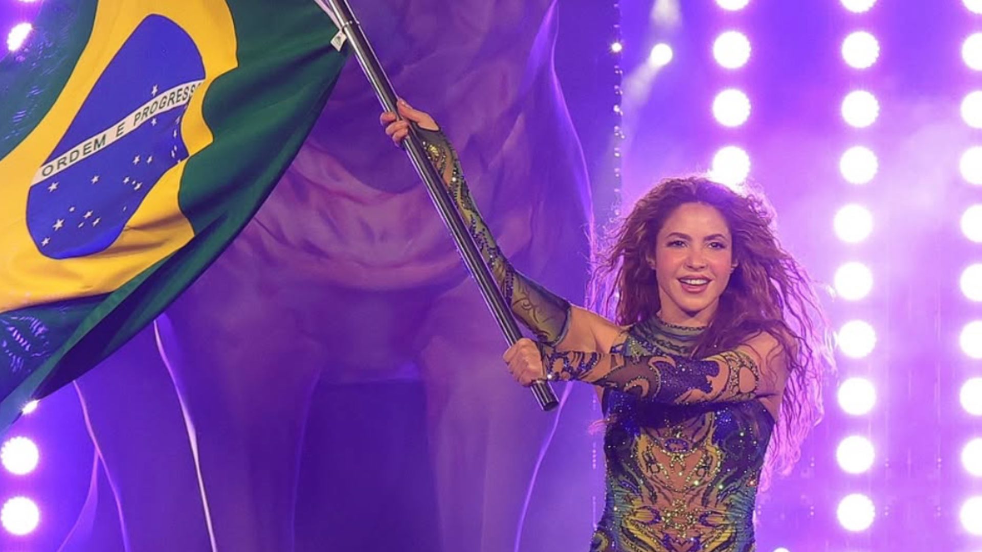 Shakira tovert het strand van Copacabana om tot een gigantisch podium