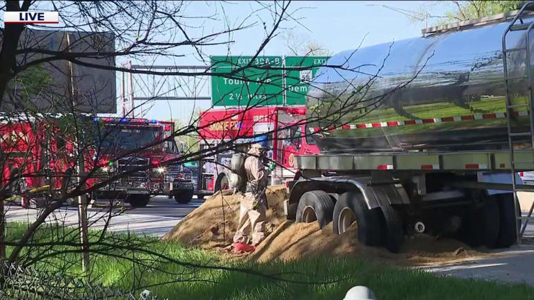 Edens Expressway ramp reopens to traffic after semi-truck leak