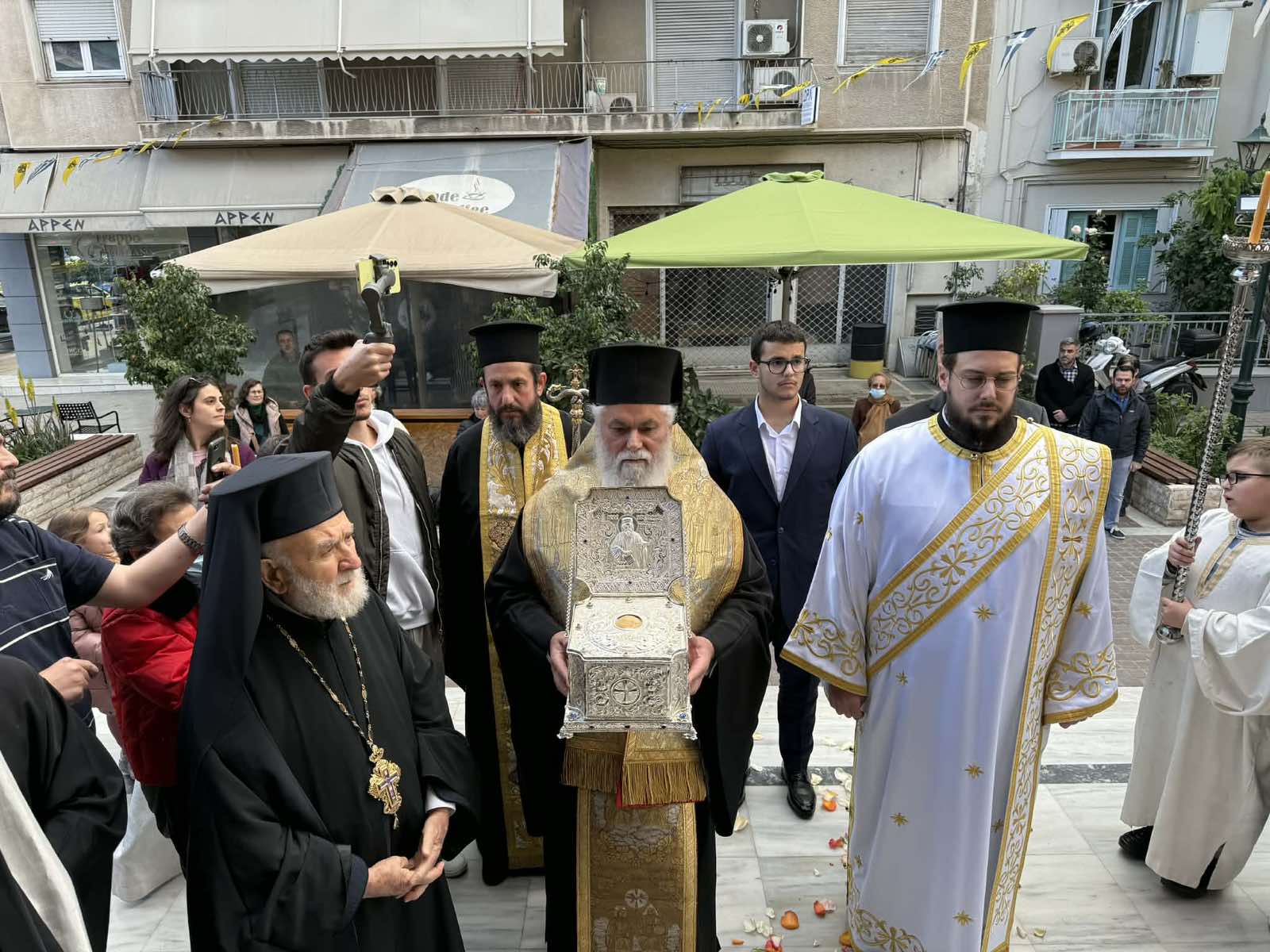 Ο Μητροπολίτης Ιερώνυμος στην Τιμία Κάρα του Αγίου Χριστοφόρου του ...
