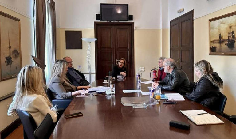 Σύσκεψη στην Αποκεντρωμένη Διοίκηση Κρήτης με εκπροσώπους της ...