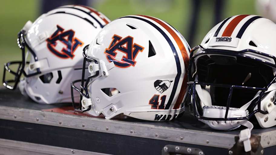 Why Auburn stands out to OL recruit with Michigan, Vanderbilt offers