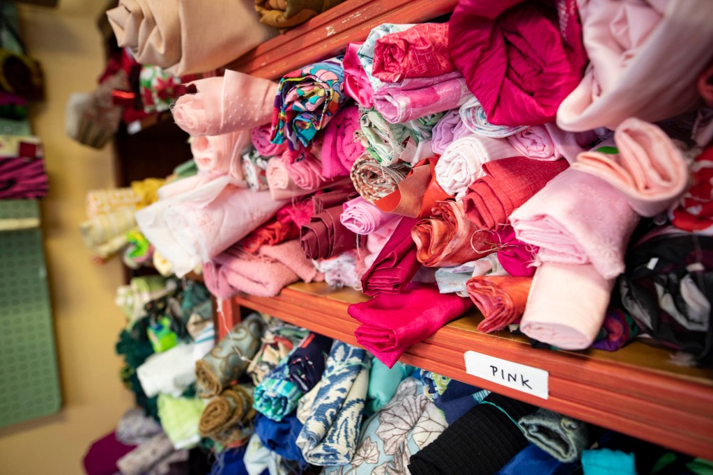 Atlanta crafters unite to create quilts for refugees