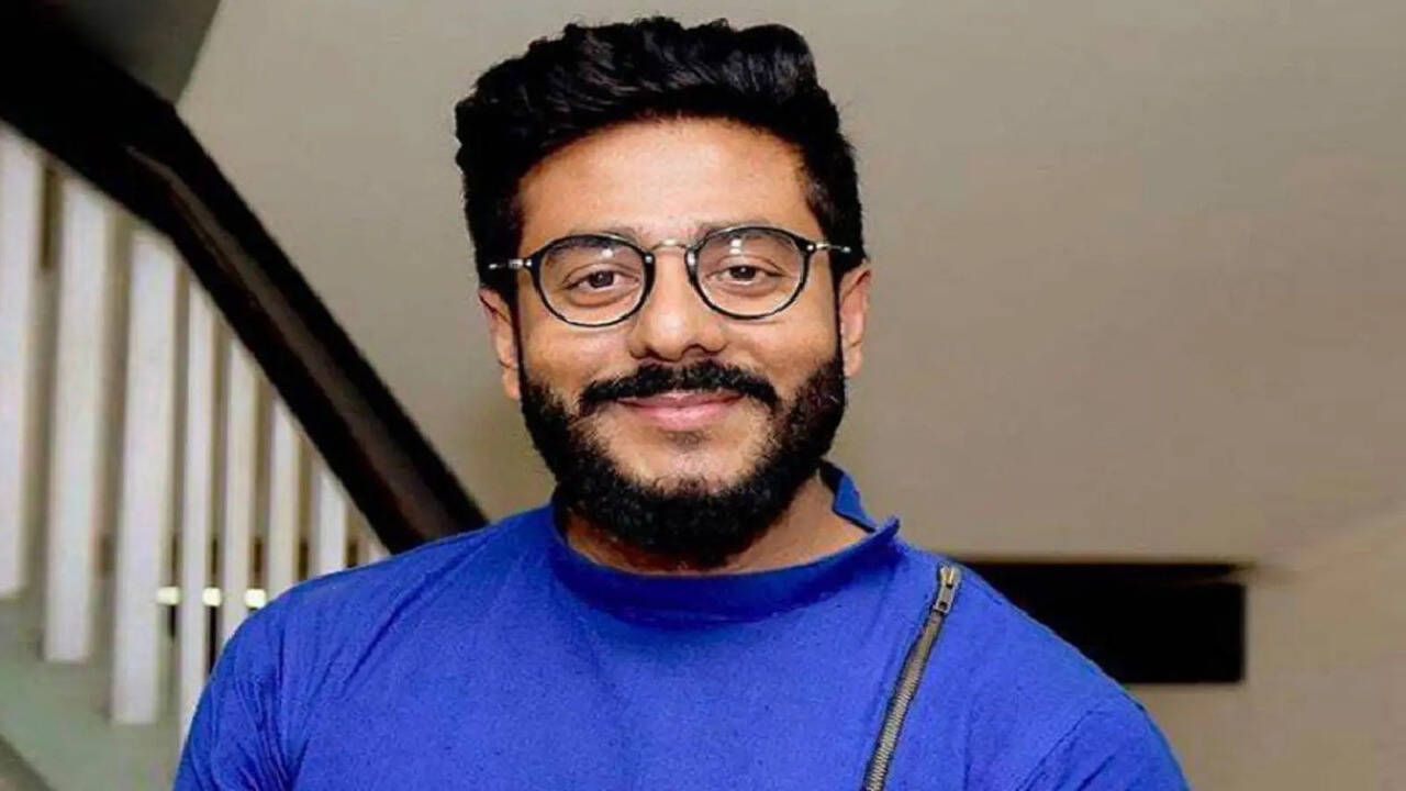 Mud thrown at Bengali filmmaker Raj Chakraborty during WB election vote ...