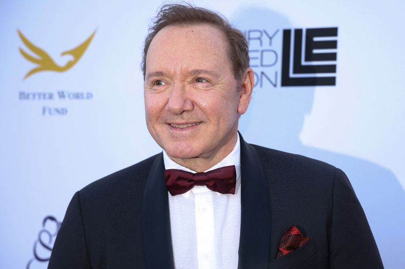 14 famous figures who worked for years to succeed but ruined everything ...