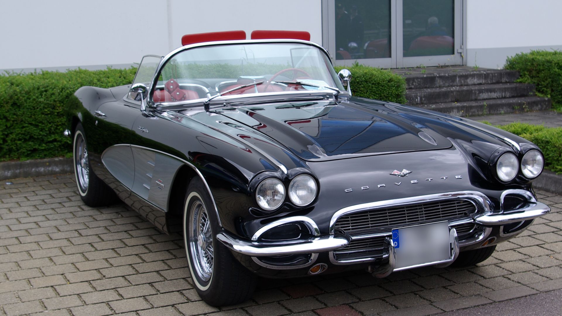 20 obnoxious cars that drive everyone else crazy